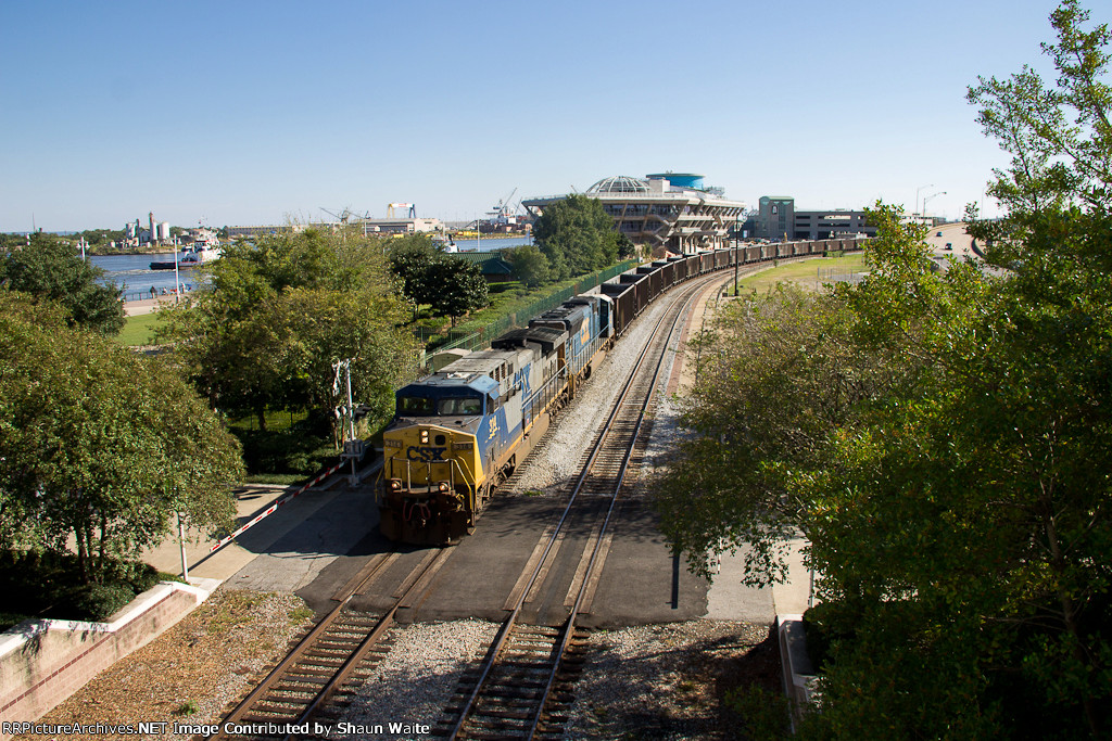 CSX 314 + 4830 slow through downtown Mobile